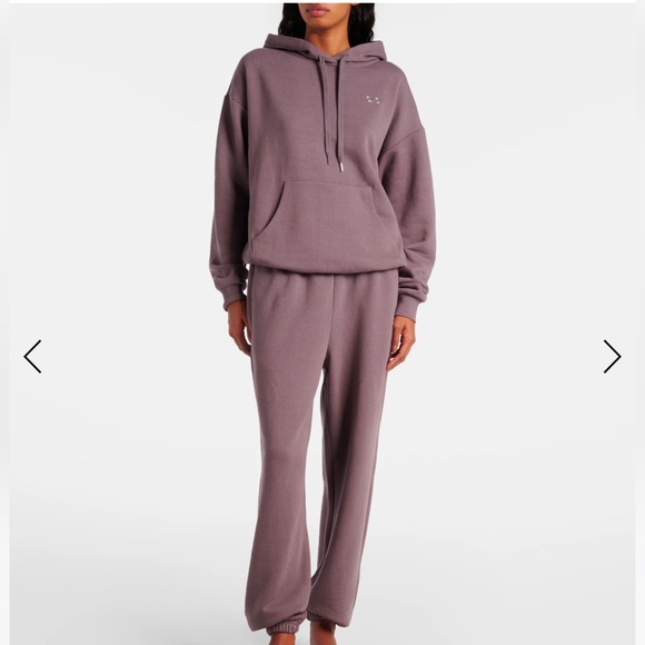 ALO Yoga | Pants & Jumpsuits | Alo Yoga Accolade Sweat Shirt Pants Set ...